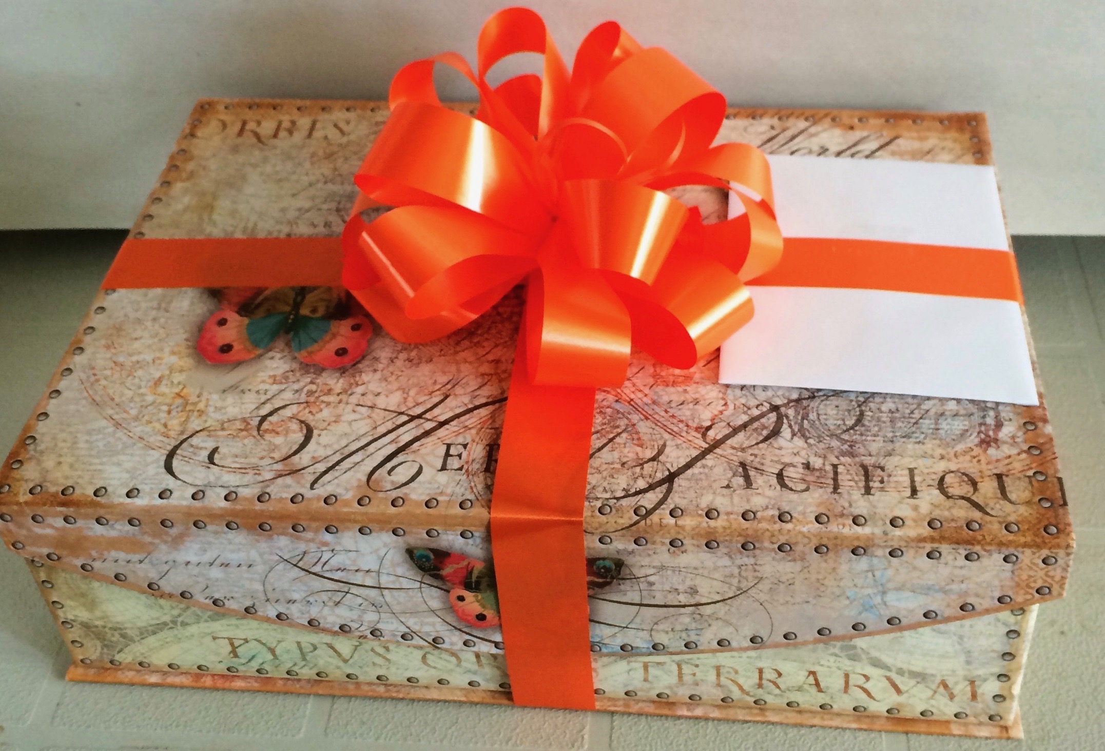 The Art of Gift Giving - Loubon Exclusive Gifts